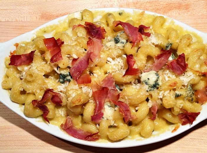 Bold Blue Cheesy Mac {Macaroni and Cheese} - Basilmomma